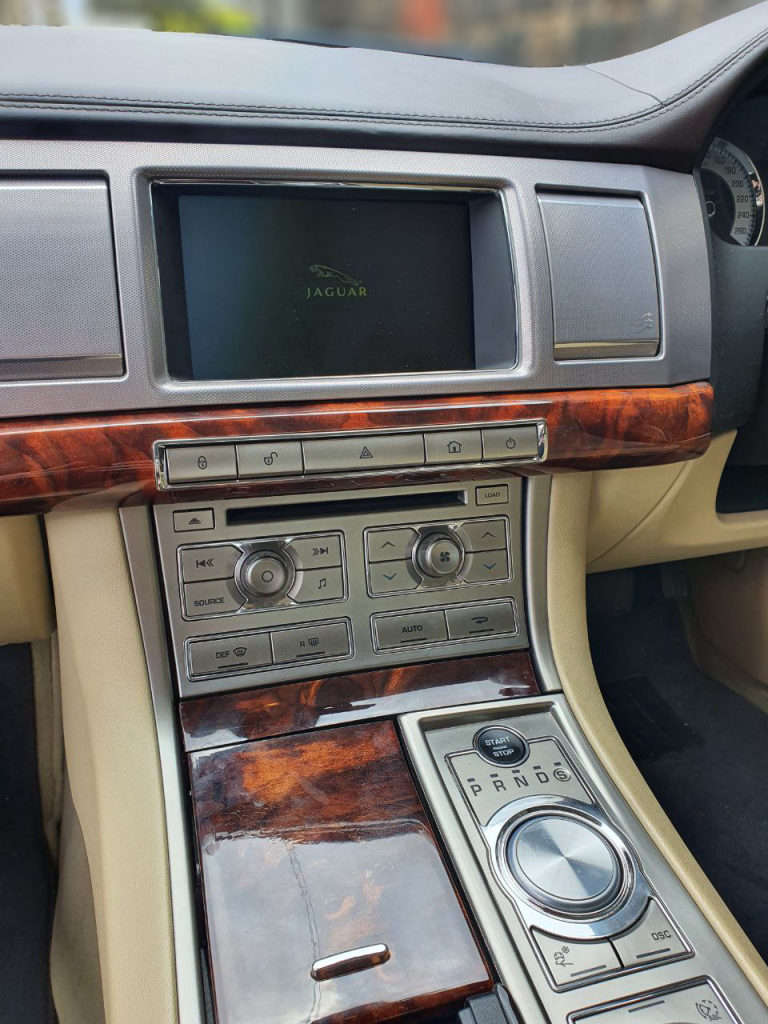 Jaguar XF - AM Reception Repair - LMElectronics